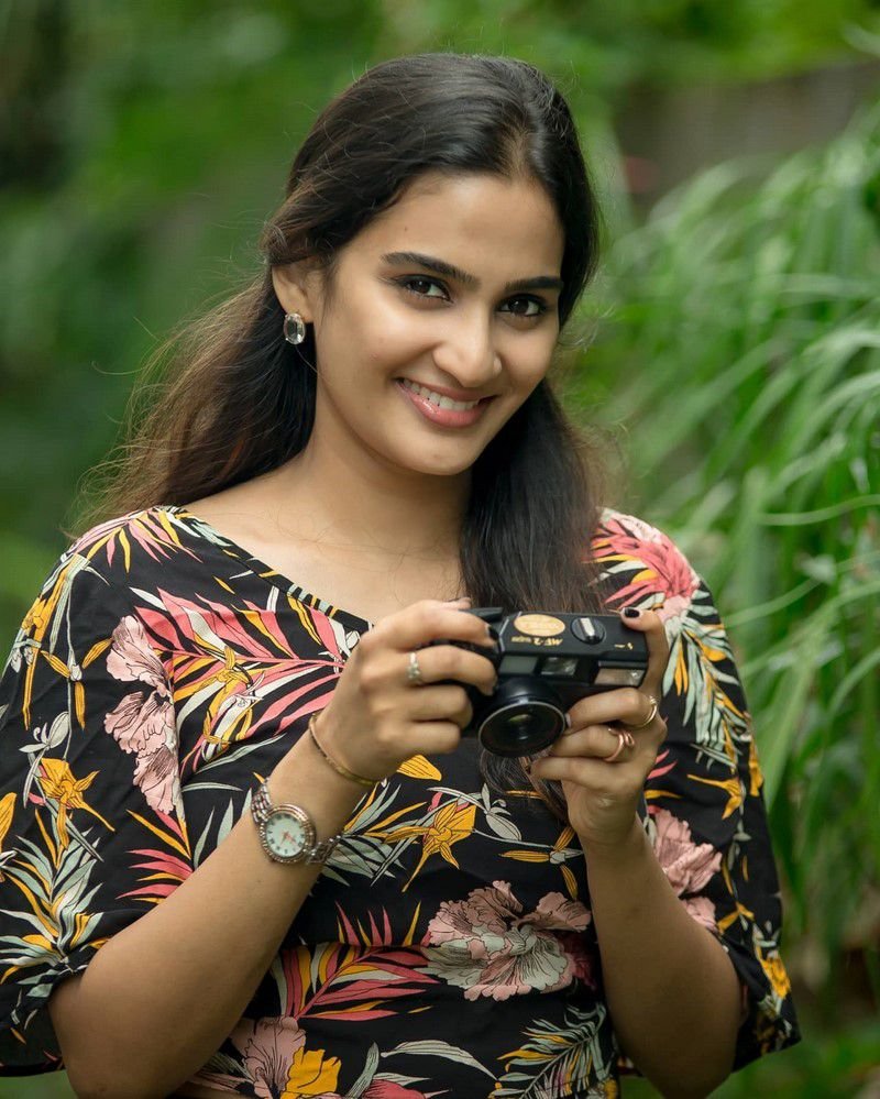 Aditi Ravi Age, Height, Family, Husband, Movies, Biography - BREEZEMASTI