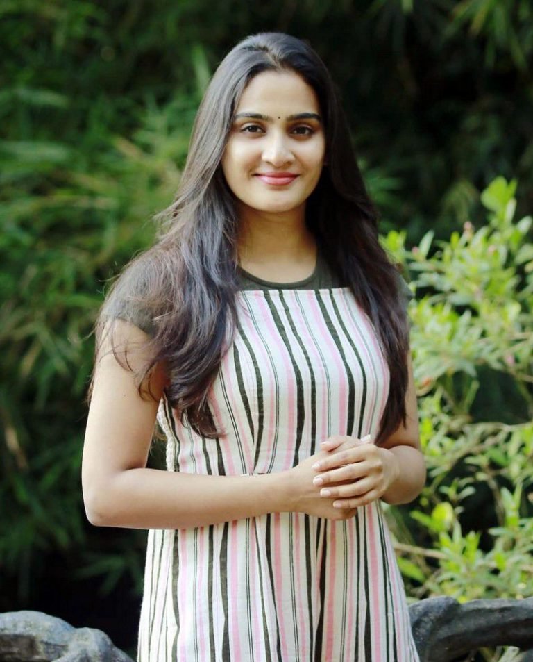 Aditi Ravi Age, Height, Family, Husband, Movies, Biography - BREEZEMASTI