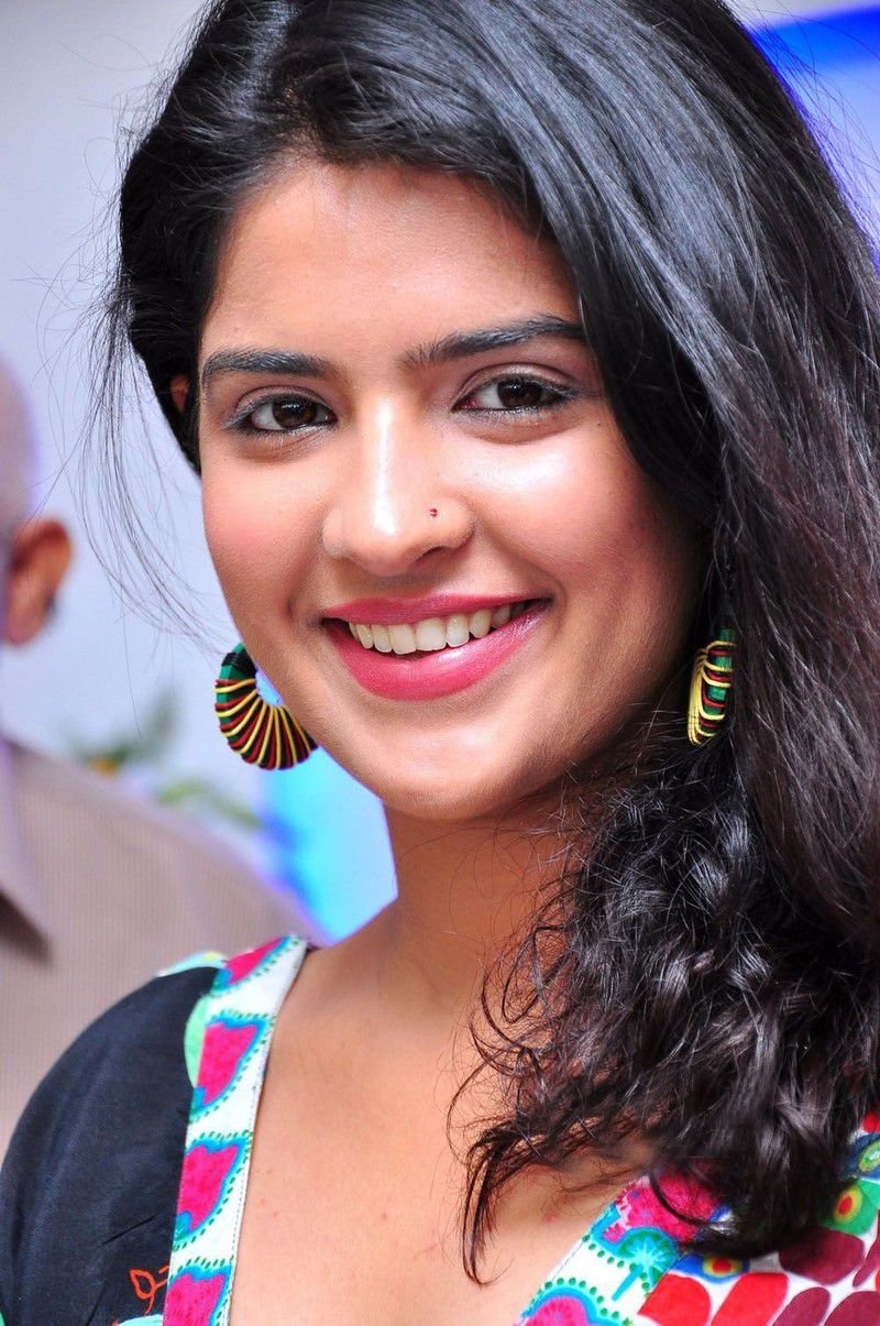 Deeksha Seth Age, Family, Husband, Movies, Biography - BREEZEMASTI