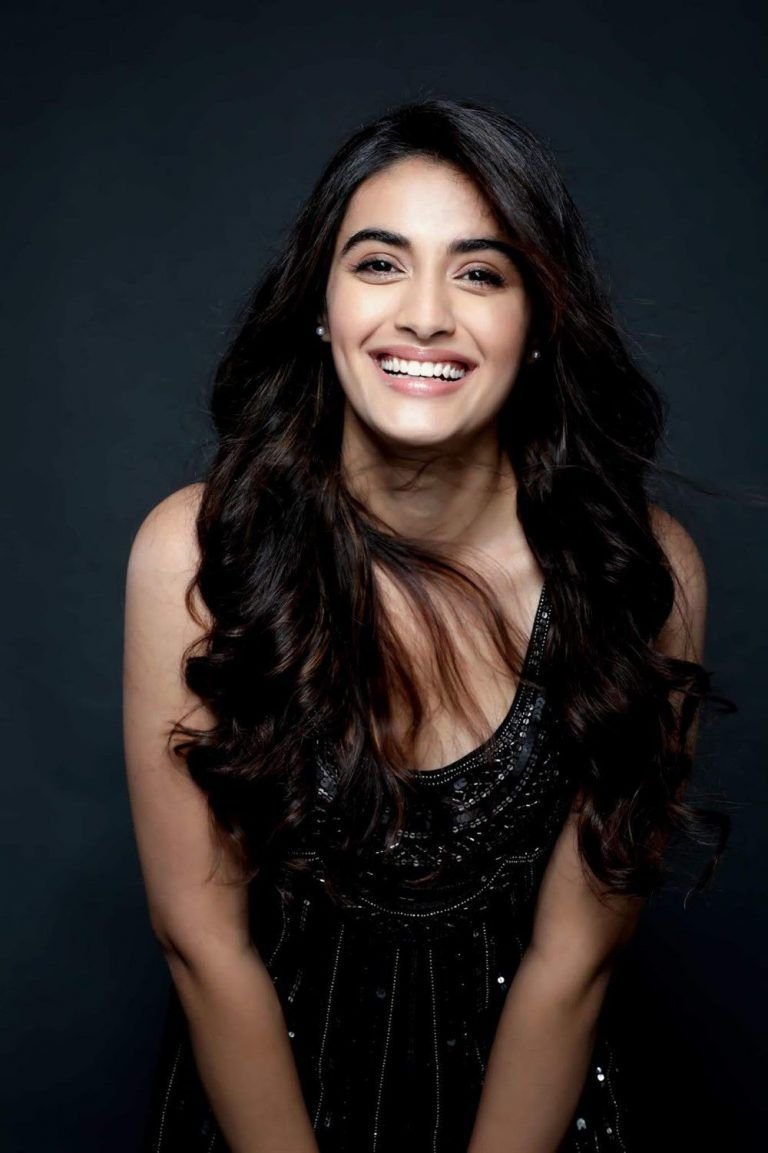 Divyansha Kaushik Wiki, Age, Family, Husband, Biography, Movies