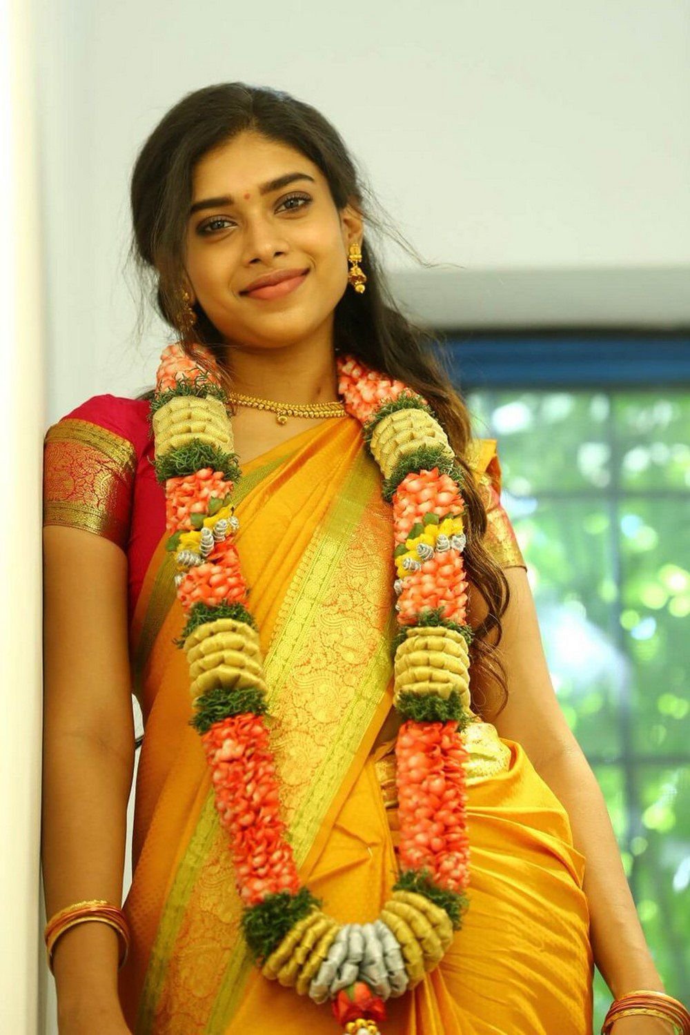 Dushara Vijayan Age, Family, Movies, Biography, Net Worth - BREEZEMASTI