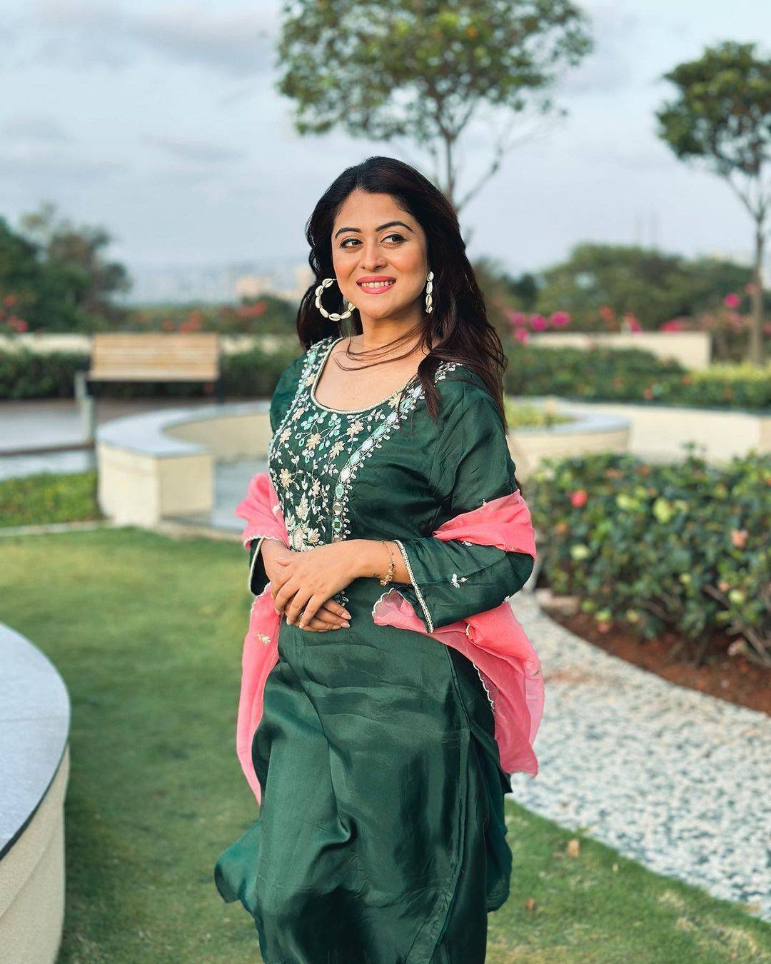 Falaq Naaz Age, Sister, Husband, Serial, Biography - BREEZEMASTI