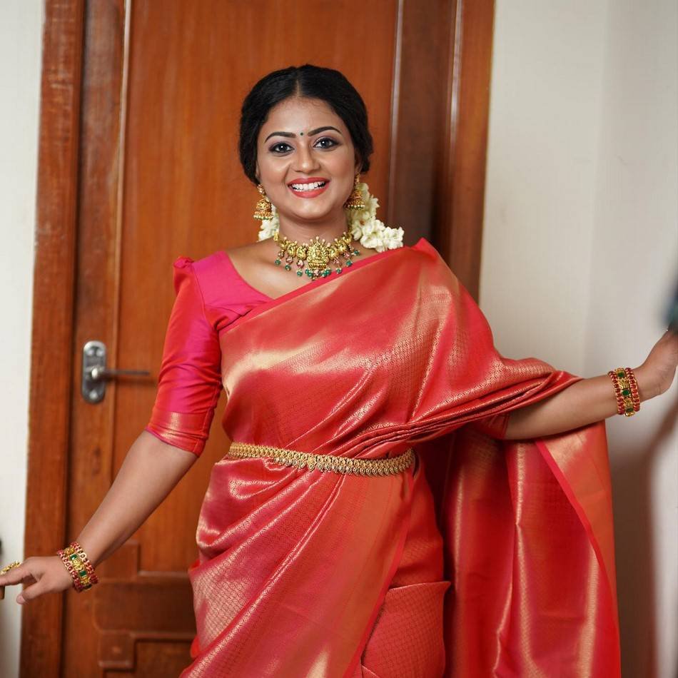 Gomathi Priya Age, Family, Marriage, Husband, Serial, Biography ...