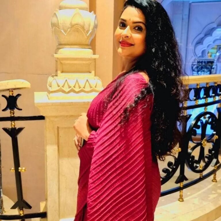 Jayashree Raj Age, Family, Husband, Serial, Biography, Wiki - BREEZEMASTI