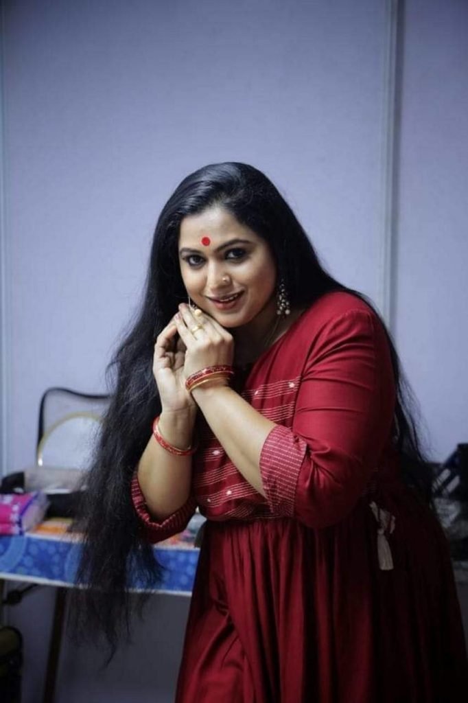 Lakshmi Priya (Bigg Boss) Age, Family, Husband, Biography - BREEZEMASTI