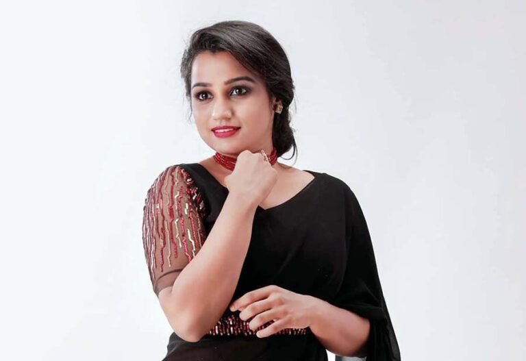 Lakshmi Surendran Age, Family, Husband, Serial, Biography - BREEZEMASTI