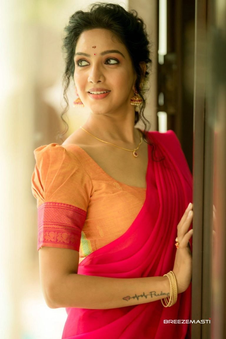 Pavani Reddy Age, Family, Husband, Movies, Serial, Biography - BREEZEMASTI
