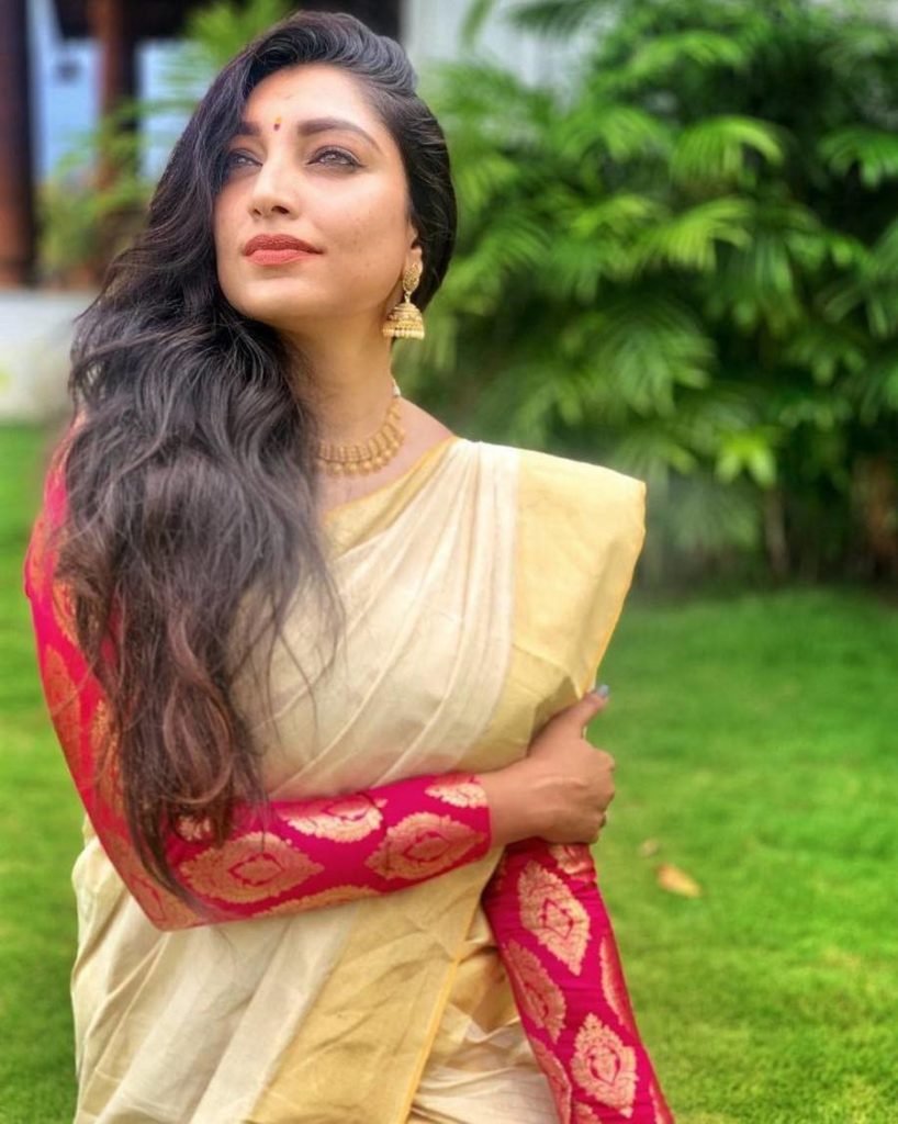 Rithu Manthra Age, Family, Husband, Movies, Biography - BREEZEMASTI