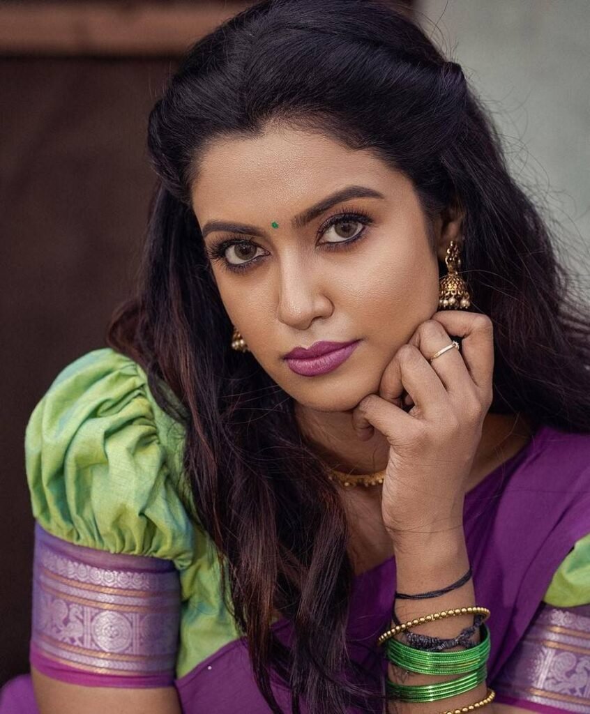 Roshni Haripriyan Age, Family, Husband, Serial, Biography - BREEZEMASTI