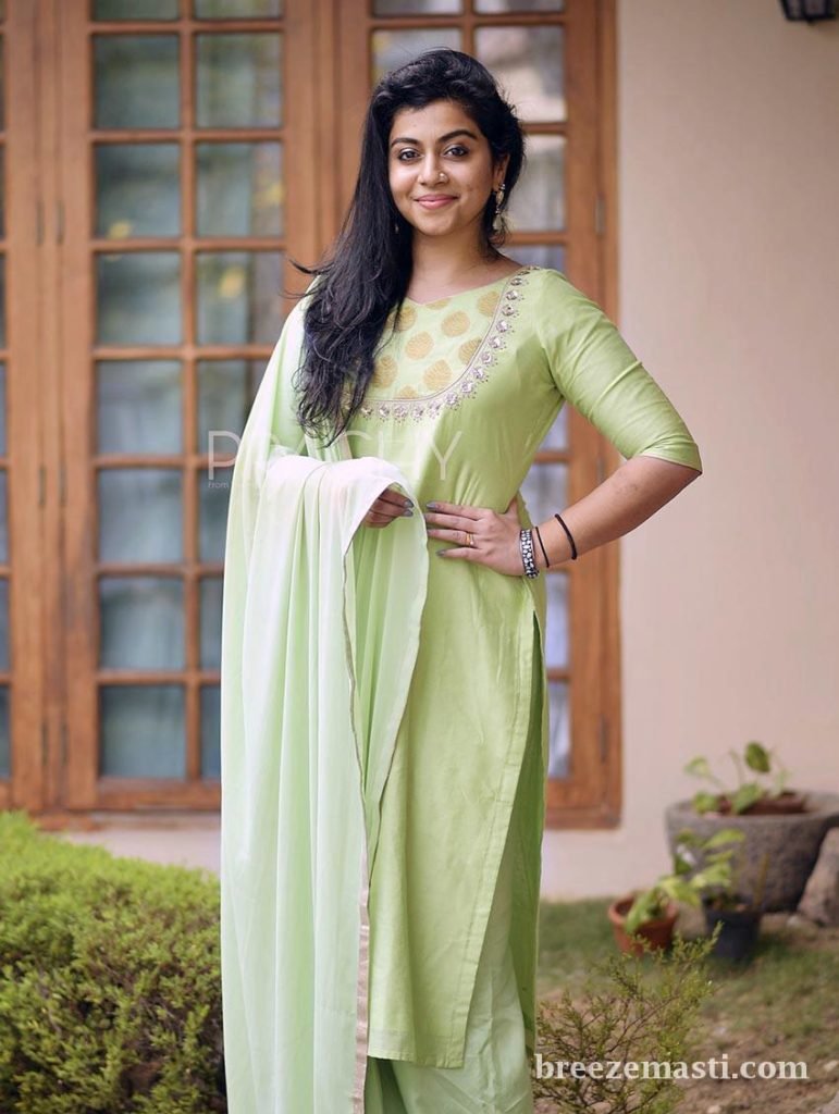 Shruti Ramachandran Age, Family, Husband, Movies, Biography - BREEZEMASTI