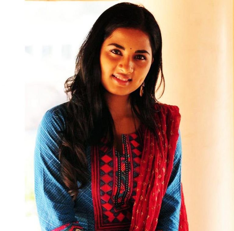 Srushti Dange Age, Husband, Family, Movies, Biography - BREEZEMASTI